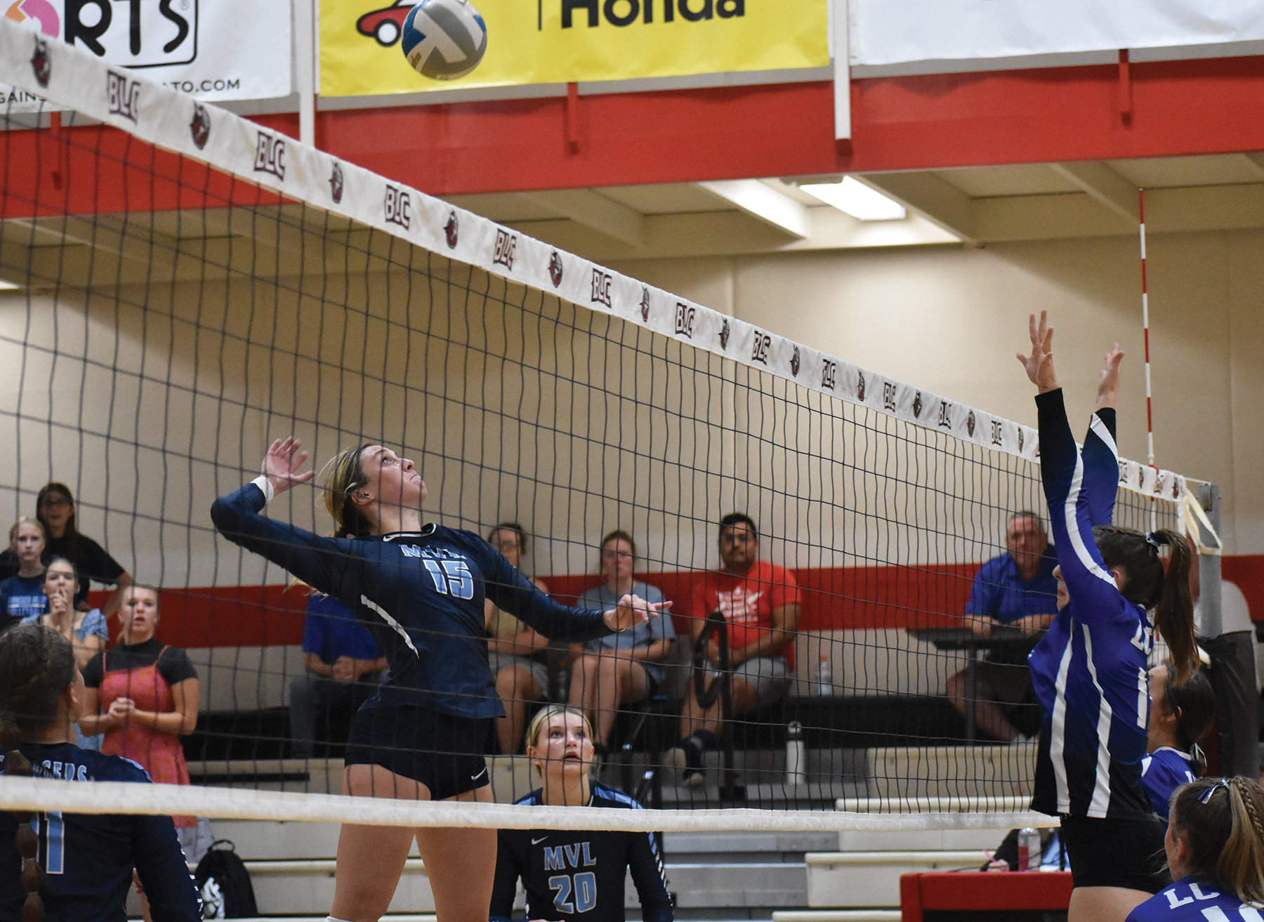 LCWM holds off Chargers in 4-set battle | News, Sports, Jobs - The Journal